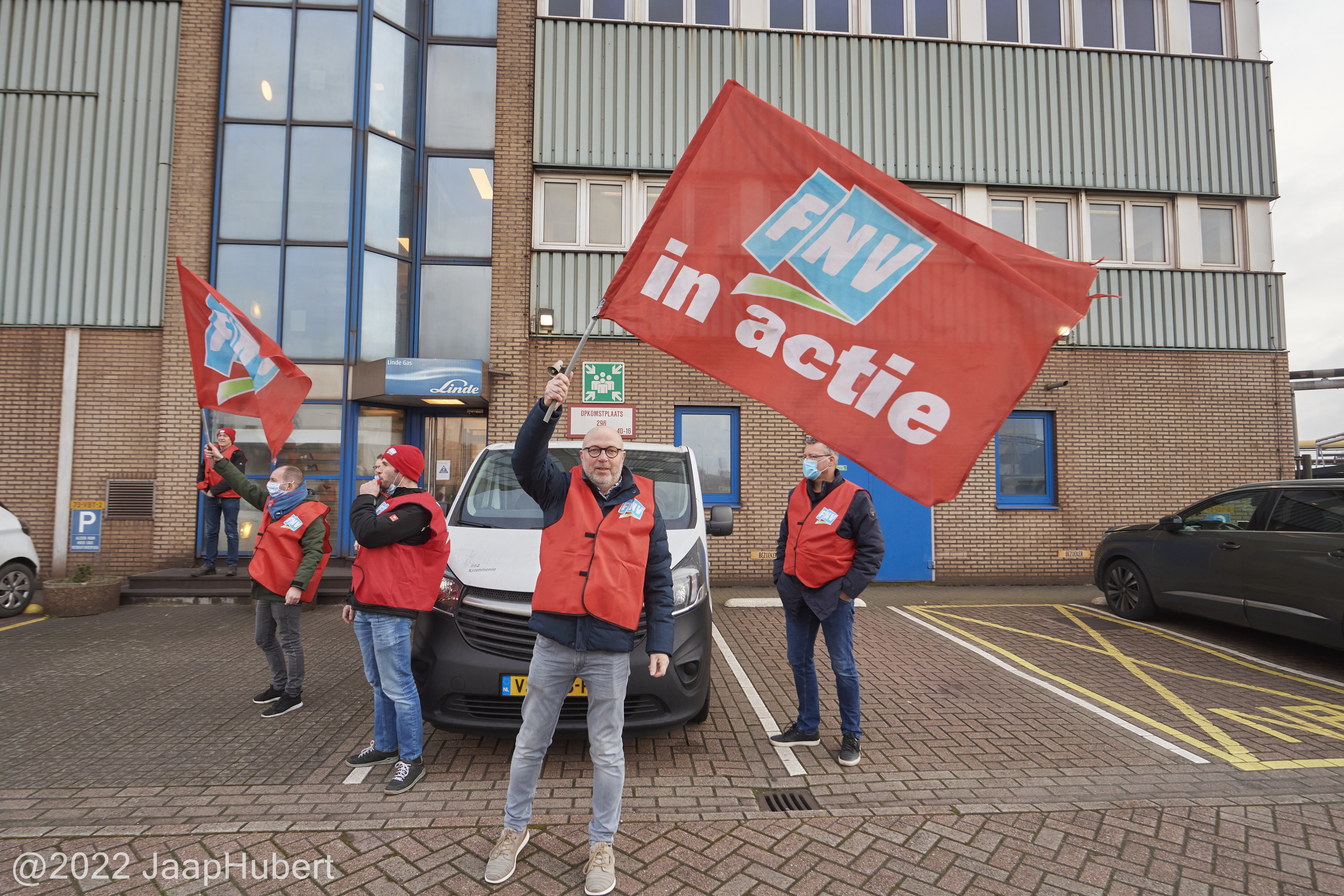 FNV-leden komen als overwinnaars uit de strijd voor een goede cao - FNV