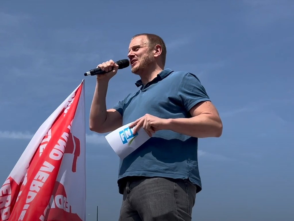 Eerder stoppen met werken voor mensen met zwaar werk - FNV