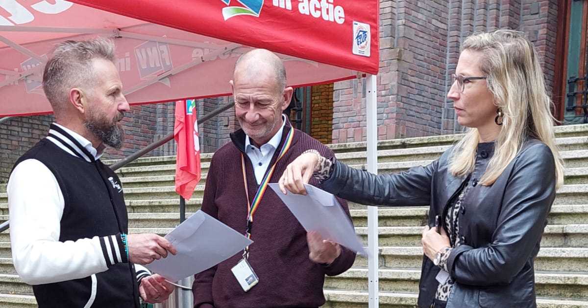 FNV kondigt stakingen aan bij spoorbeheerder - FNV