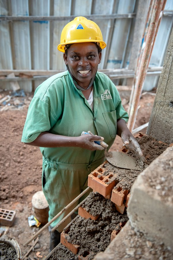 Bouwvakdagloners in Rwanda krijgen meer en beter werk dankzij vakbond - FNV